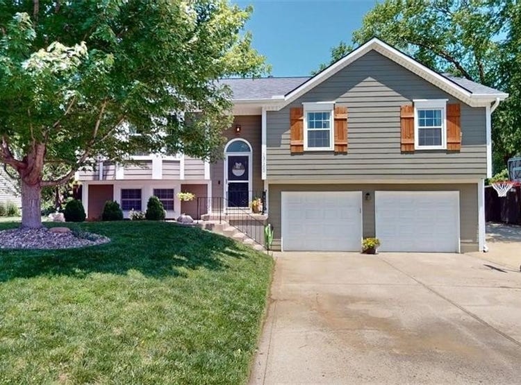 13100 Swartz Road, Bonner Springs, KS 66012 House for Sale - realestate ...