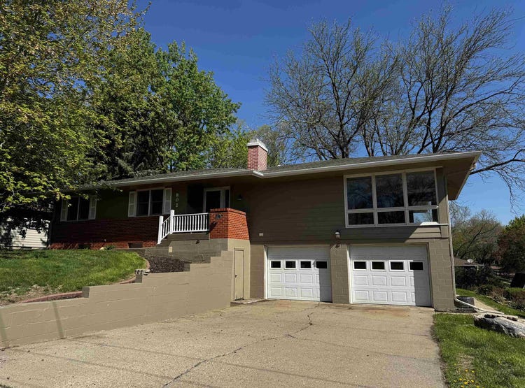 802 W 11th, Yankton, SD 57078 House for Sale - RealEstate KH