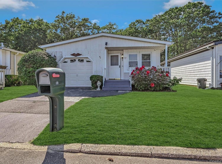 161 Village Circle W unit: 161, Manorville, NY 11949 Apartment for Sale ...