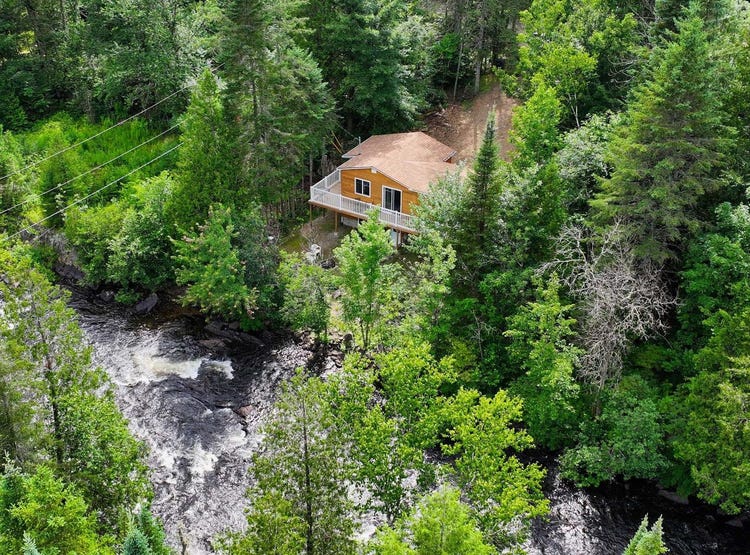 1780 Imp. des Rapides, Amherst, QC J0T2L0, CA, Amherst, Québec House ...