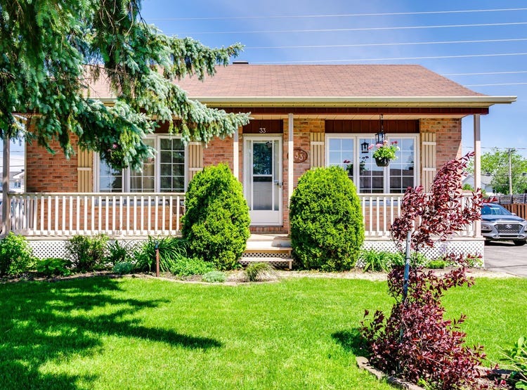 33 Rue du Beaujolais, Masson-Angers, QC J8M1H2, CA, Masson-Angers ...