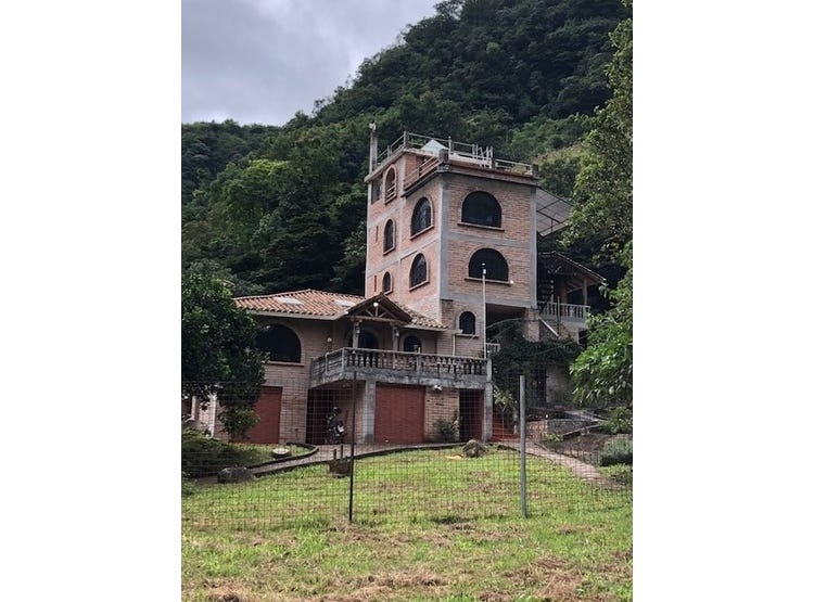 Gorgeous Private Retreat in Apuela-Intag Ecuador: Multiple homes with ...