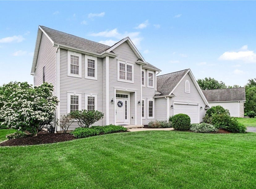 1032 Castle Bridge Xing, Webster, NY 14580 House for Sale - realestate ...