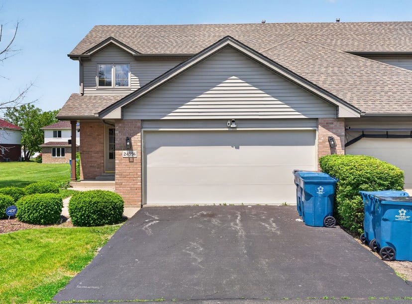 24556 S Independence Boulevard, Crete, IL 60417 Townhouse for Sale ...