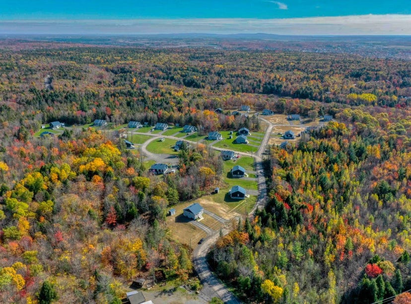 2Z 2AZ Rue des Forestiers, Brownsburg-Chatham, Québec J8G 1W6 Apartment ...