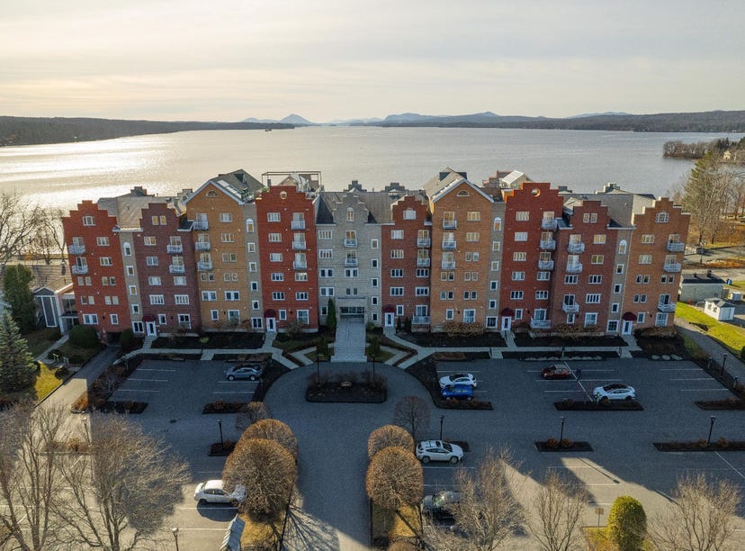 1220 Rue Principale O., Magog, QC J1X2B8, CA, Magog, Québec J1X2B8 ...