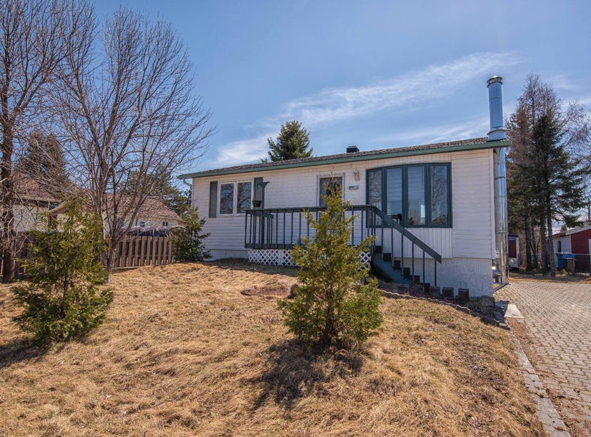 830 12e Avenue, Senneterre - Ville, QC J0Y2M0, CA, Senneterre - Ville ...