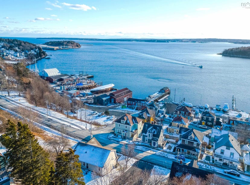 243 Pelham Street, Lunenburg, Nova Scotia B0J 2C0 Apartment for Sale ...