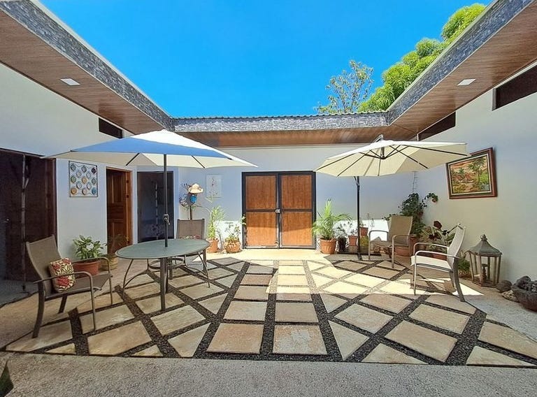 Casa Teresita: Charming 3-Bedroom Home with Garden â€“ 15 Minutes from ...