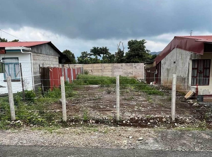 Ubicado en San Rafael de San Ramón de la esquina noreste de la Iglesia ...