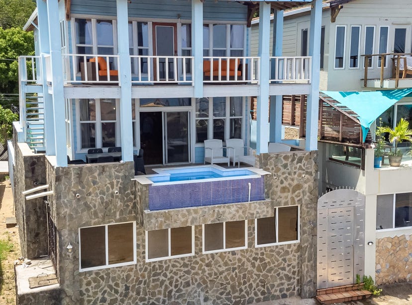 East Sandy Bay Beach Road, Beachfront Home With Suite, Roatan, Roatan ...