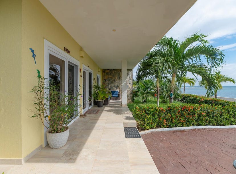 Caribbean Beachfront Resort, Las Palmas Villa #1320, Roatan, Roatan ...