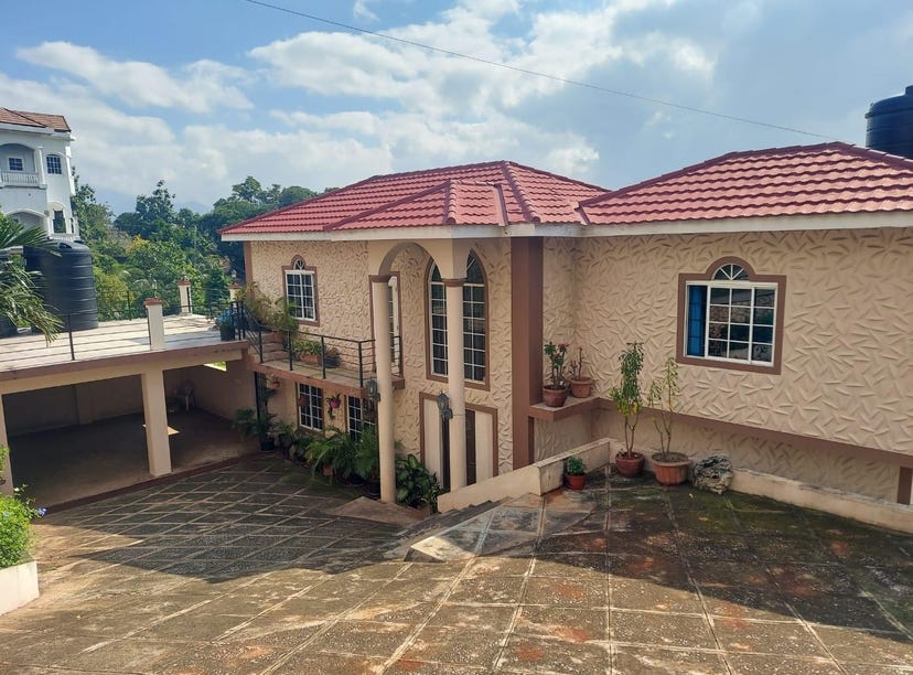 STERLING CASTLE RED HILLS, Kingston 10, St. Andrew Parish House for ...