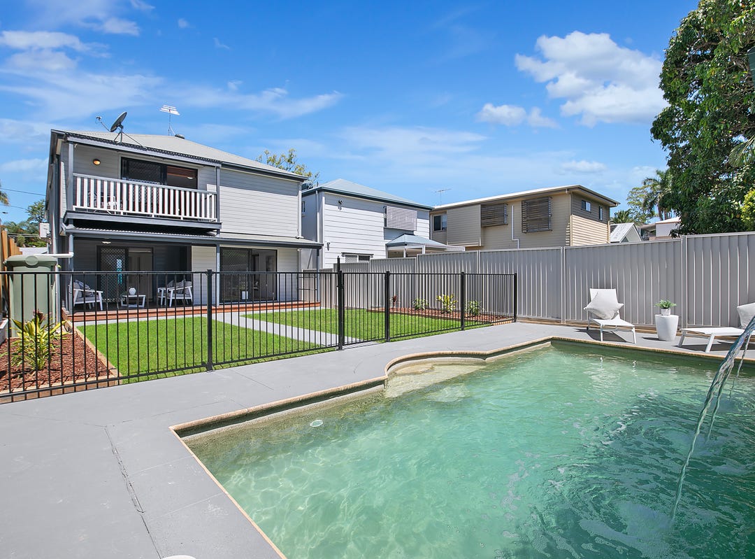 Flexible family living in Manly's coveted terraces - Dual-living style ...