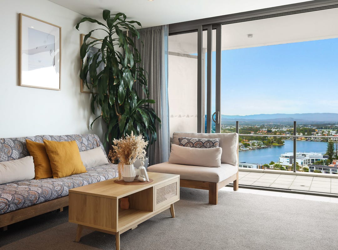 Level 15 | Panoramic River & Hinterland Views